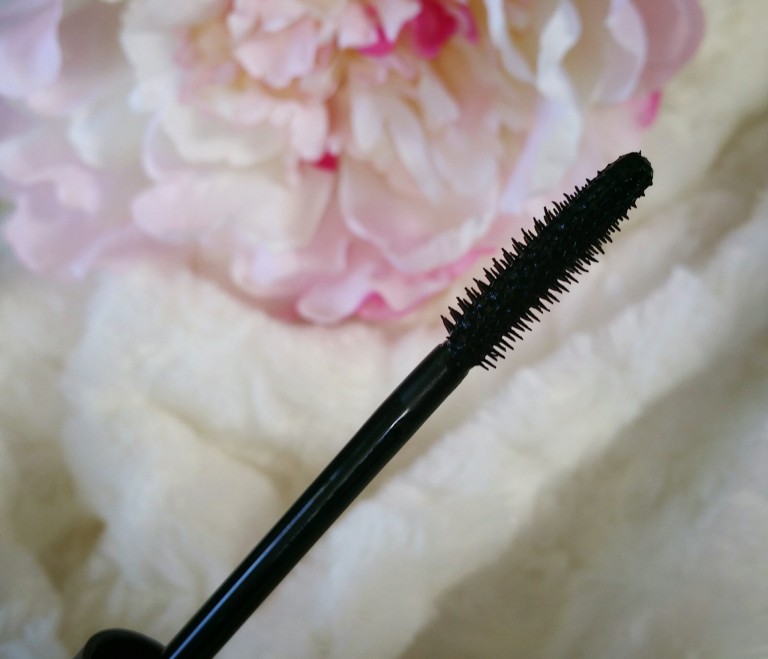 Max Factor Returns to the U.S. and The Brand Brings Along Some Cult ...